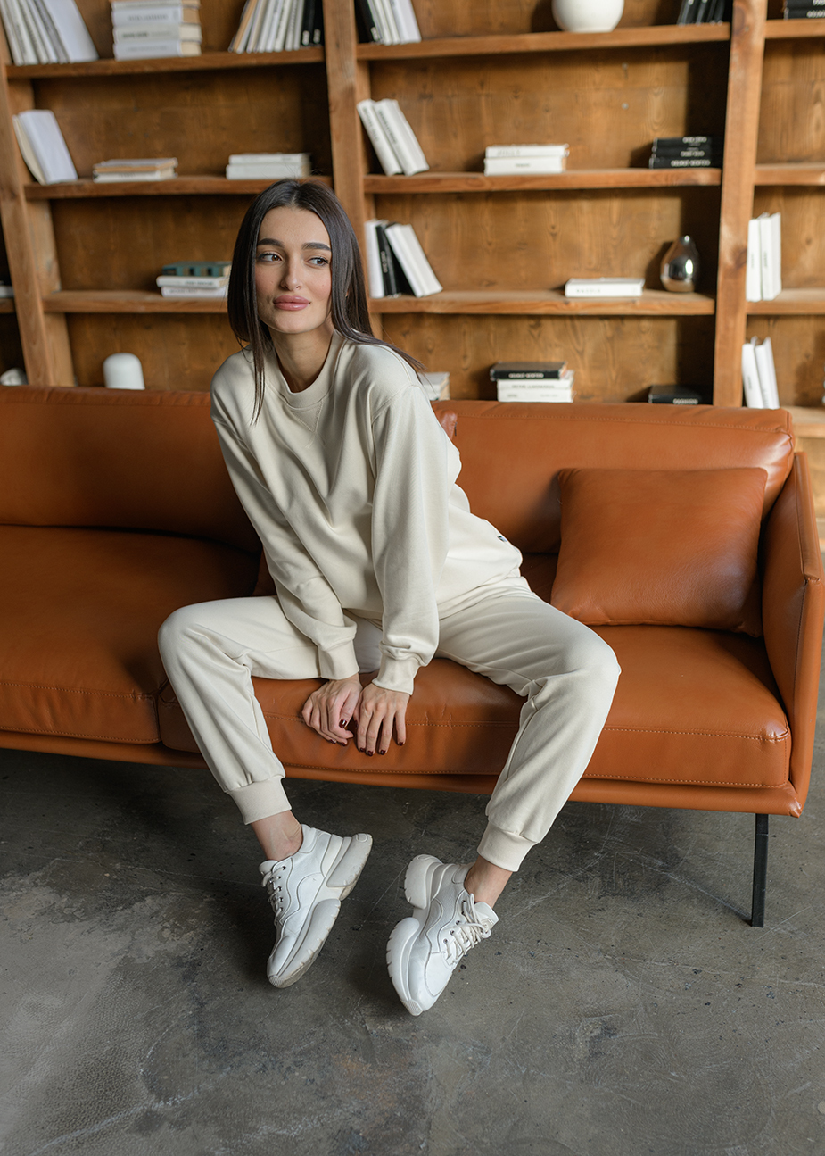 Damski dres Staff el milk oversize. Wygodny dres sportowy stanie się niezastąpionym elementem ...