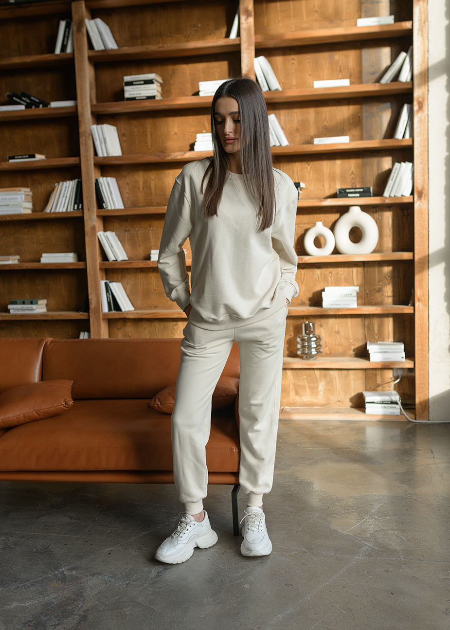 Damski dres Staff el milk oversize. Wygodny dres sportowy stanie się niezastąpionym elementem ...